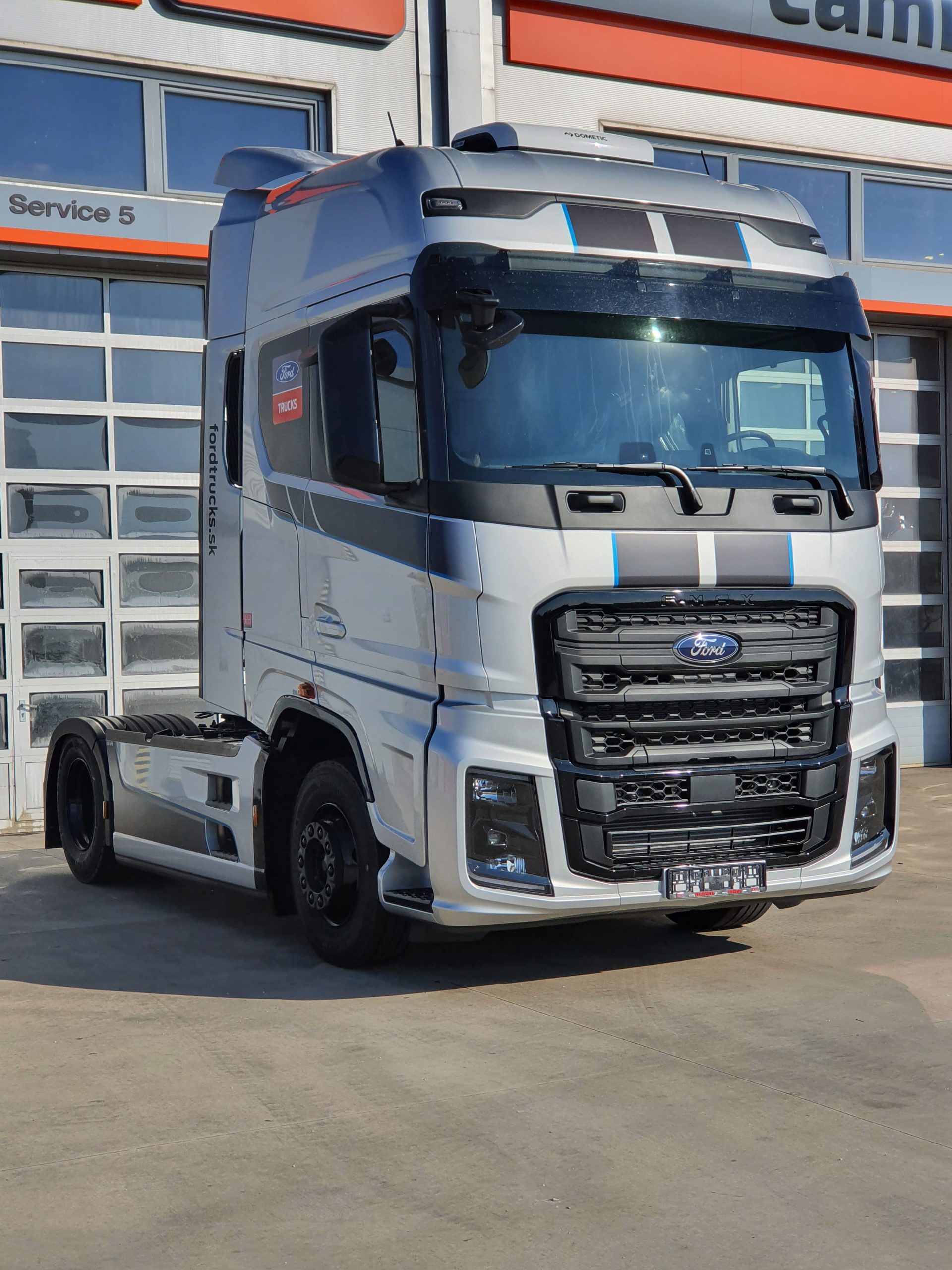 Ford Trucks F-MAX Black Line v Senci - Viarent Slovakia